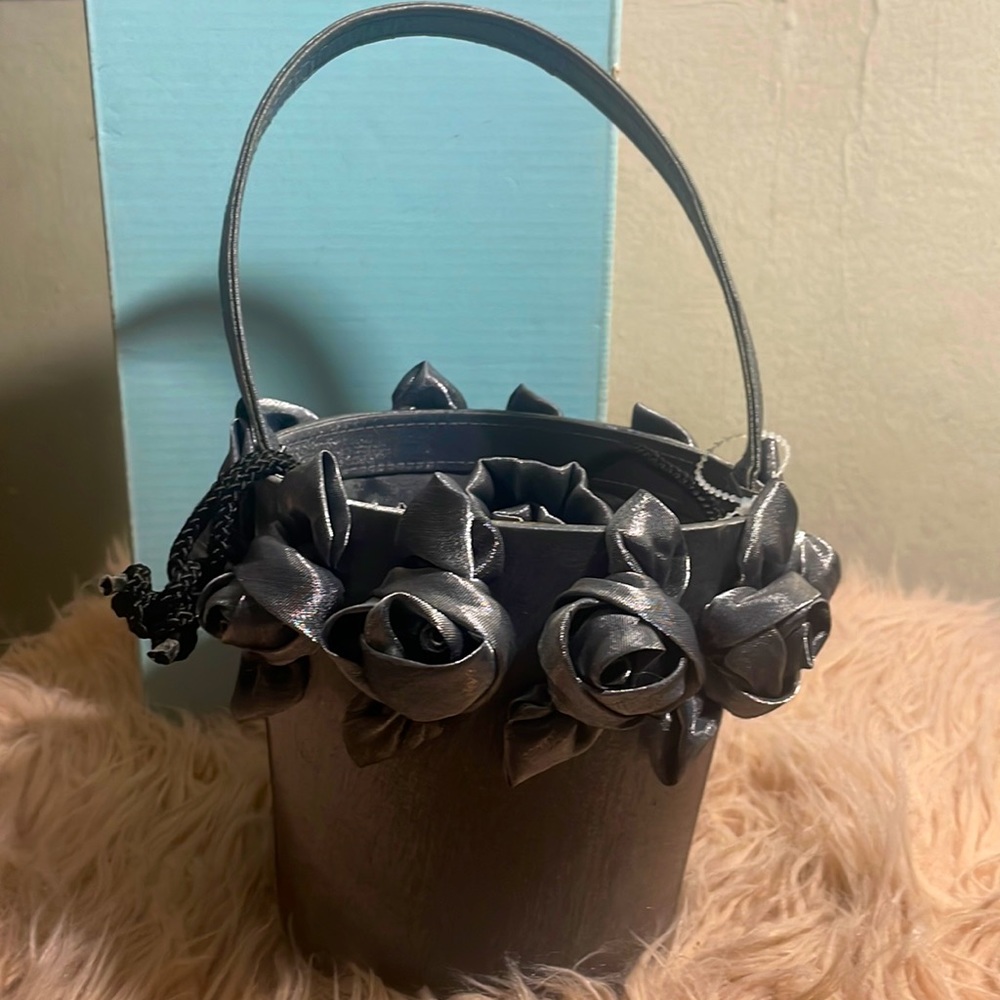 A Unique Silver Mini Purse - Gem